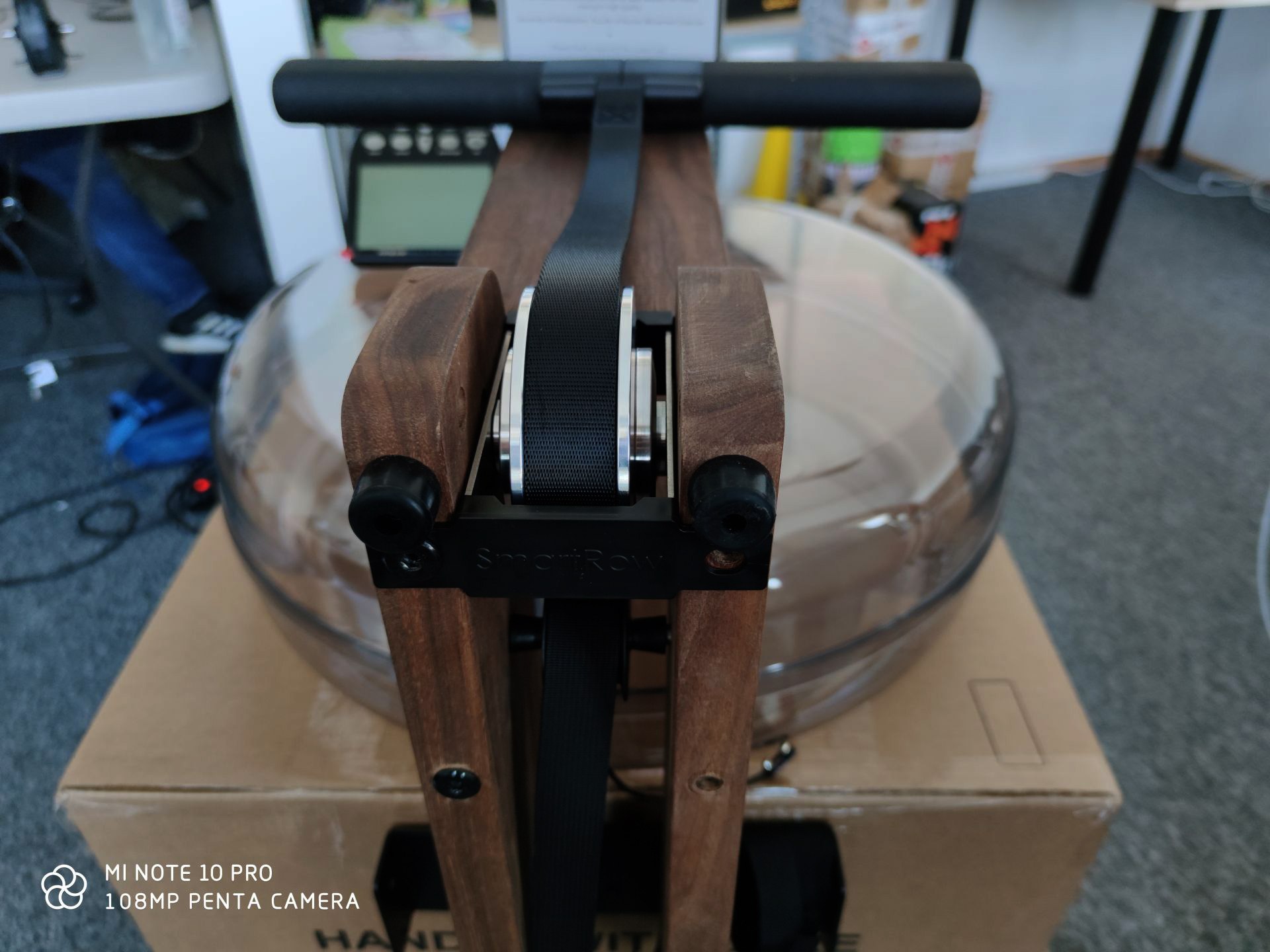 WaterRower - Montujemy SmartRow do wioślarza WaterRower!